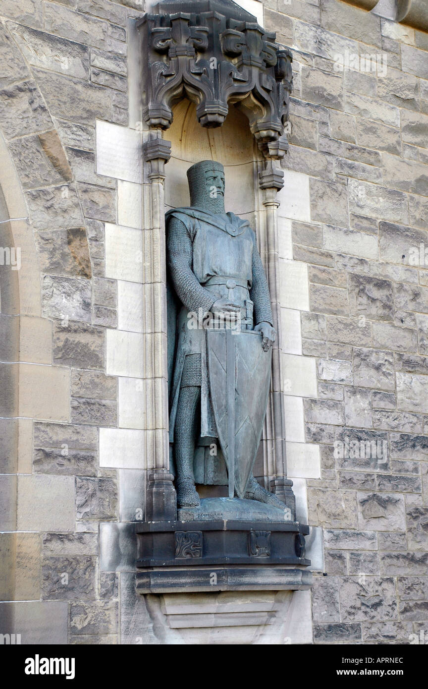Sir William Wallace bronze statue , niche in the gatehouse.edinburgh ...