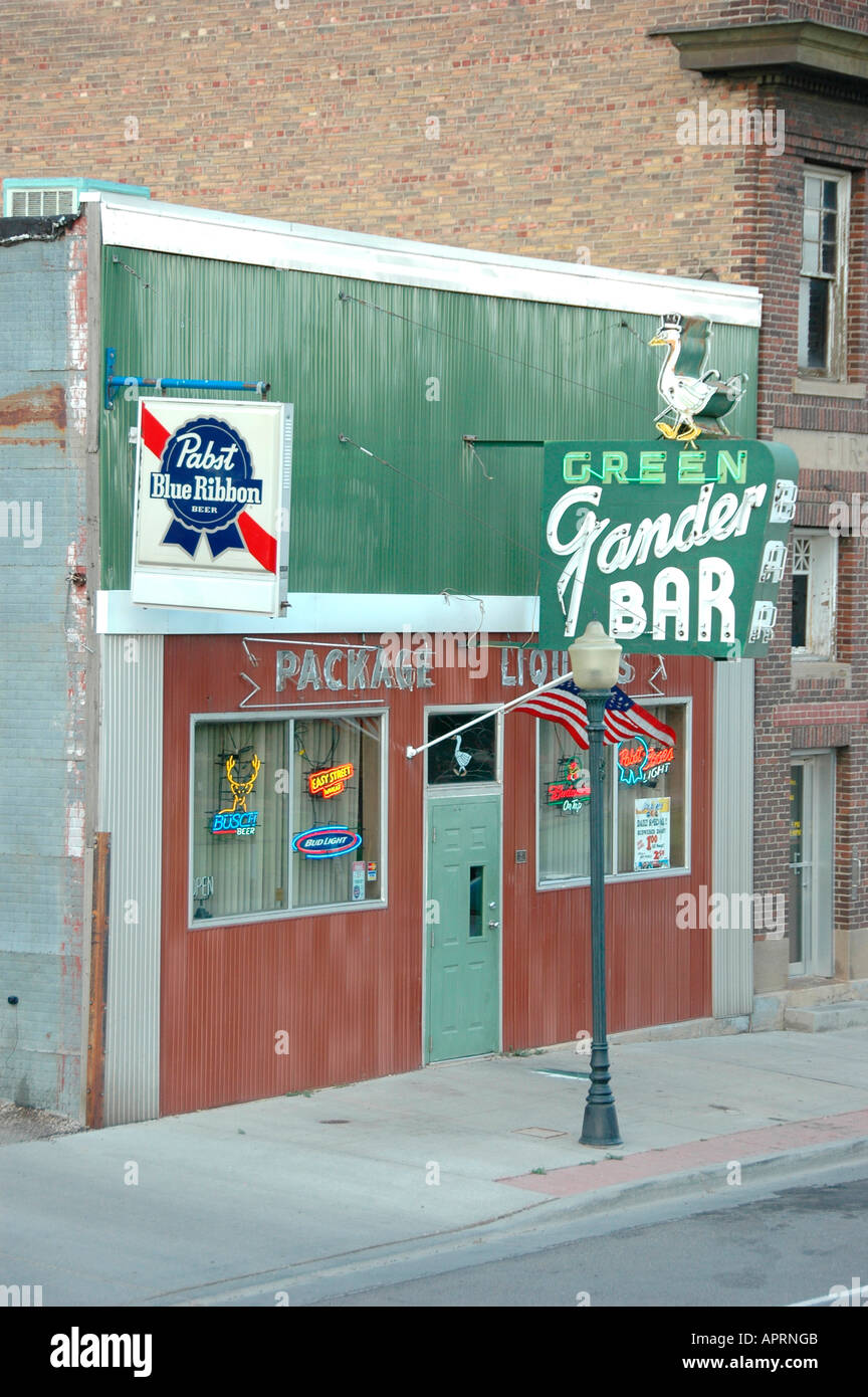 Bar Green Gander Sign drinking Liquor beer Stock Photo - Alamy