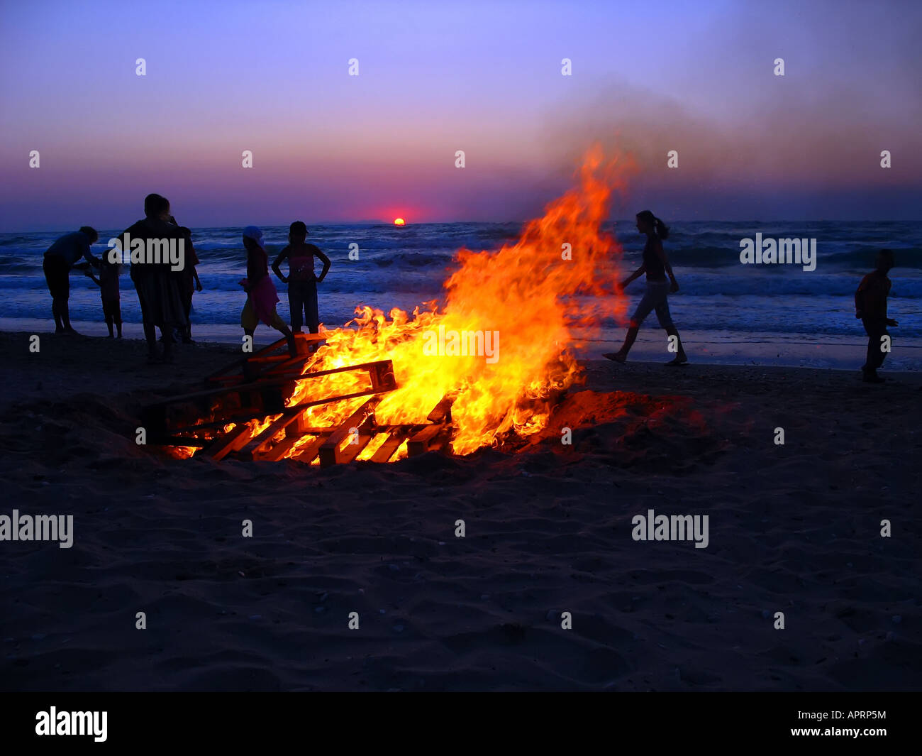 fire sunset party on the beach Stock Photo - Alamy