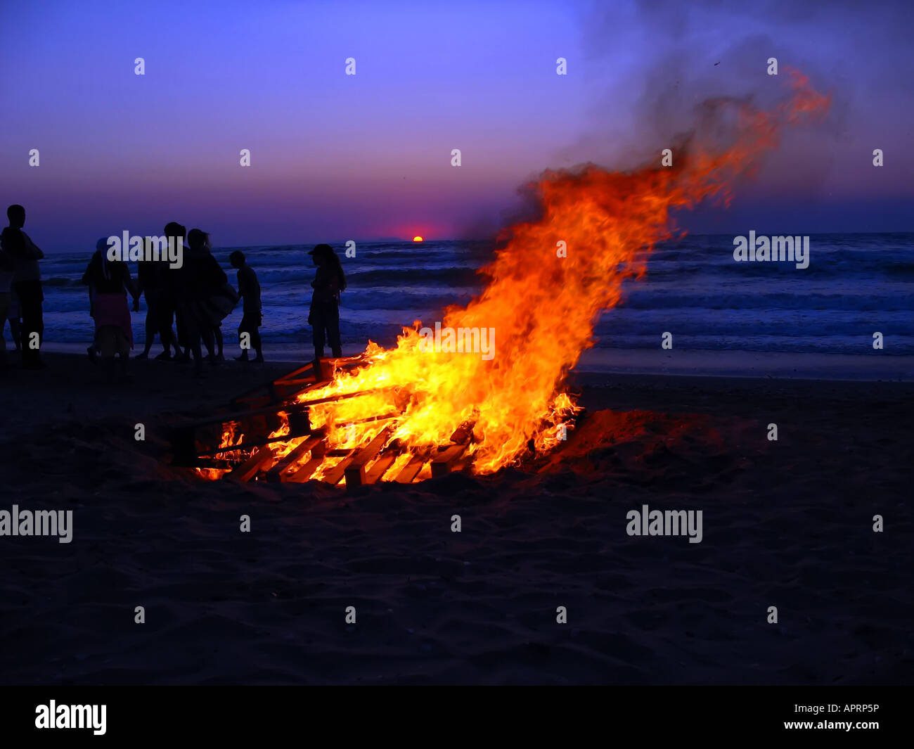 fire sunset party on the beach Stock Photo - Alamy