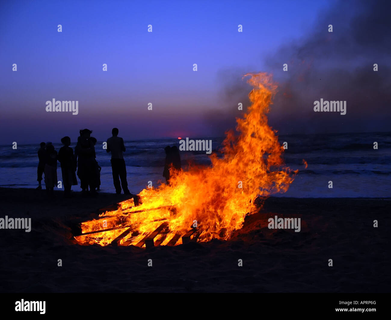 fire sunset party on the beach Stock Photo - Alamy
