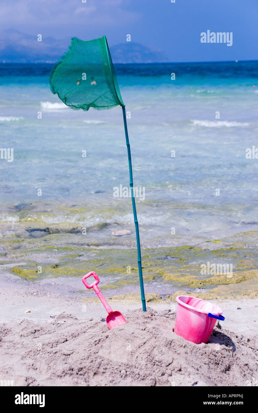 Beach toys in the sand Stock Photo - Alamy