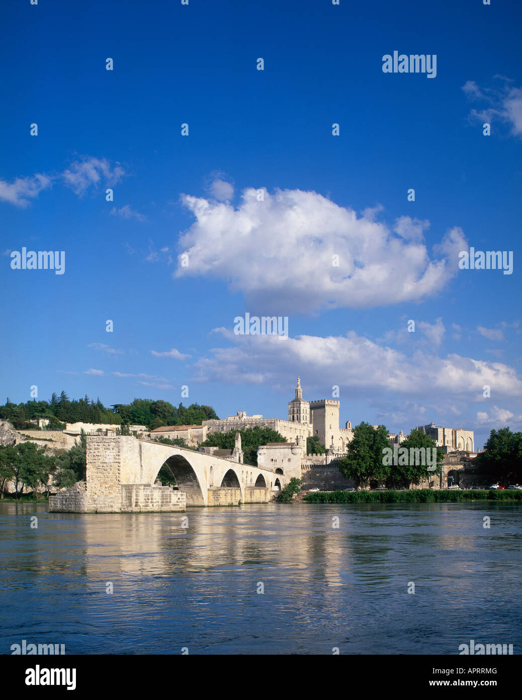 Pont d' avignon hi-res stock photography and images - Alamy