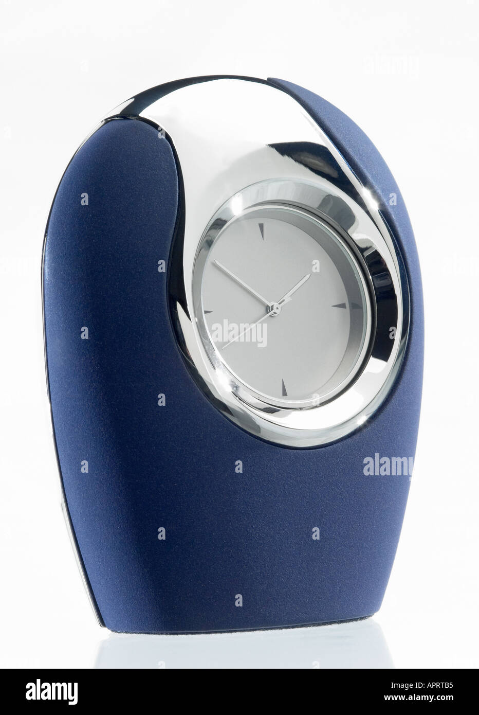 Hours day 10 pm hi-res stock photography and images - Alamy