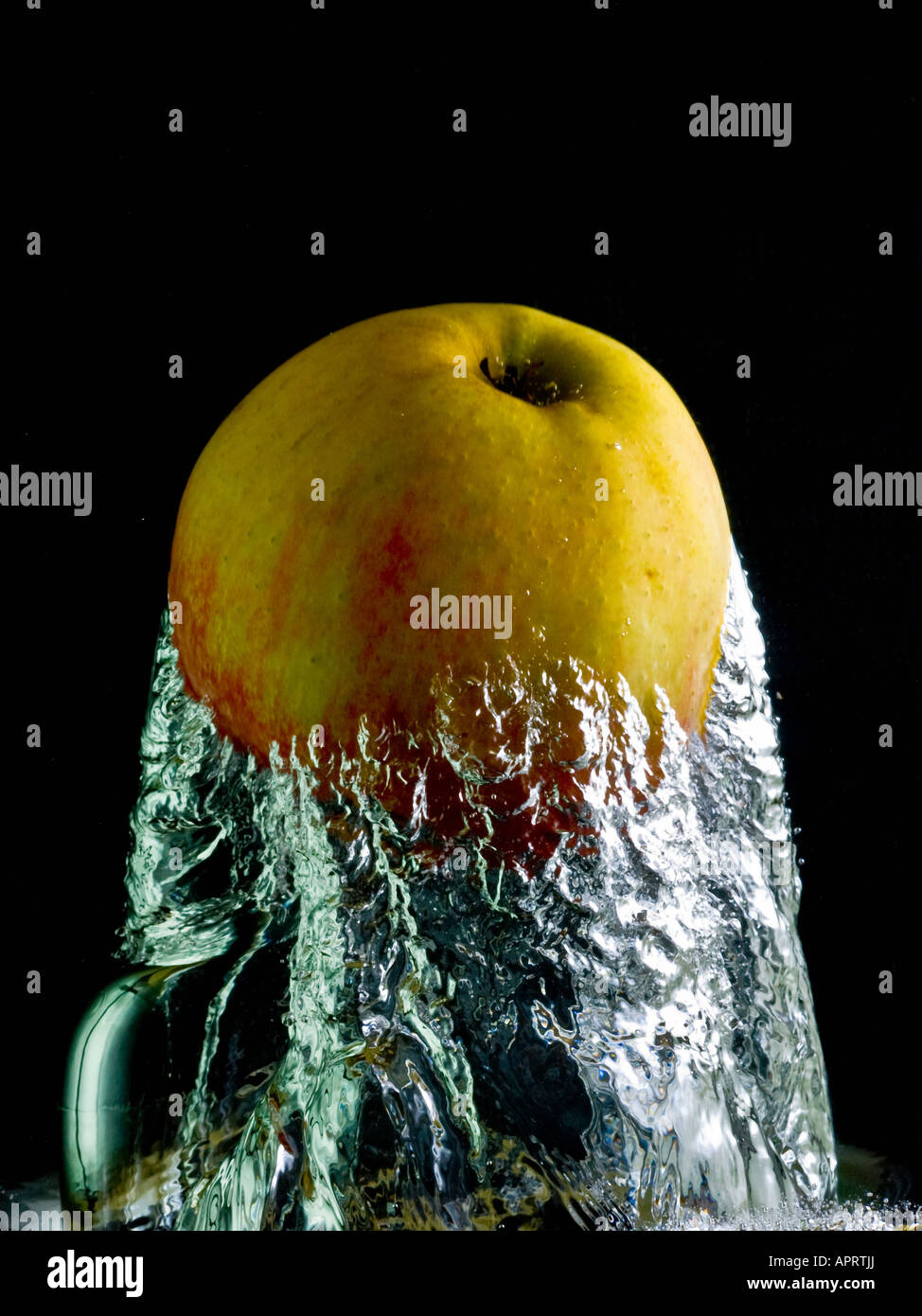 apple falling in the water Stock Photo - Alamy