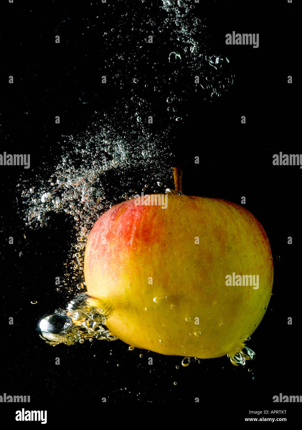 apple falling in the water Stock Photo - Alamy