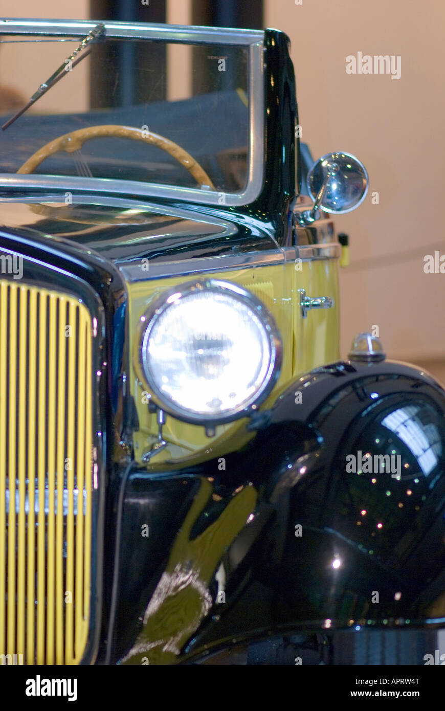 Shiny cars hi-res stock photography and images - Alamy