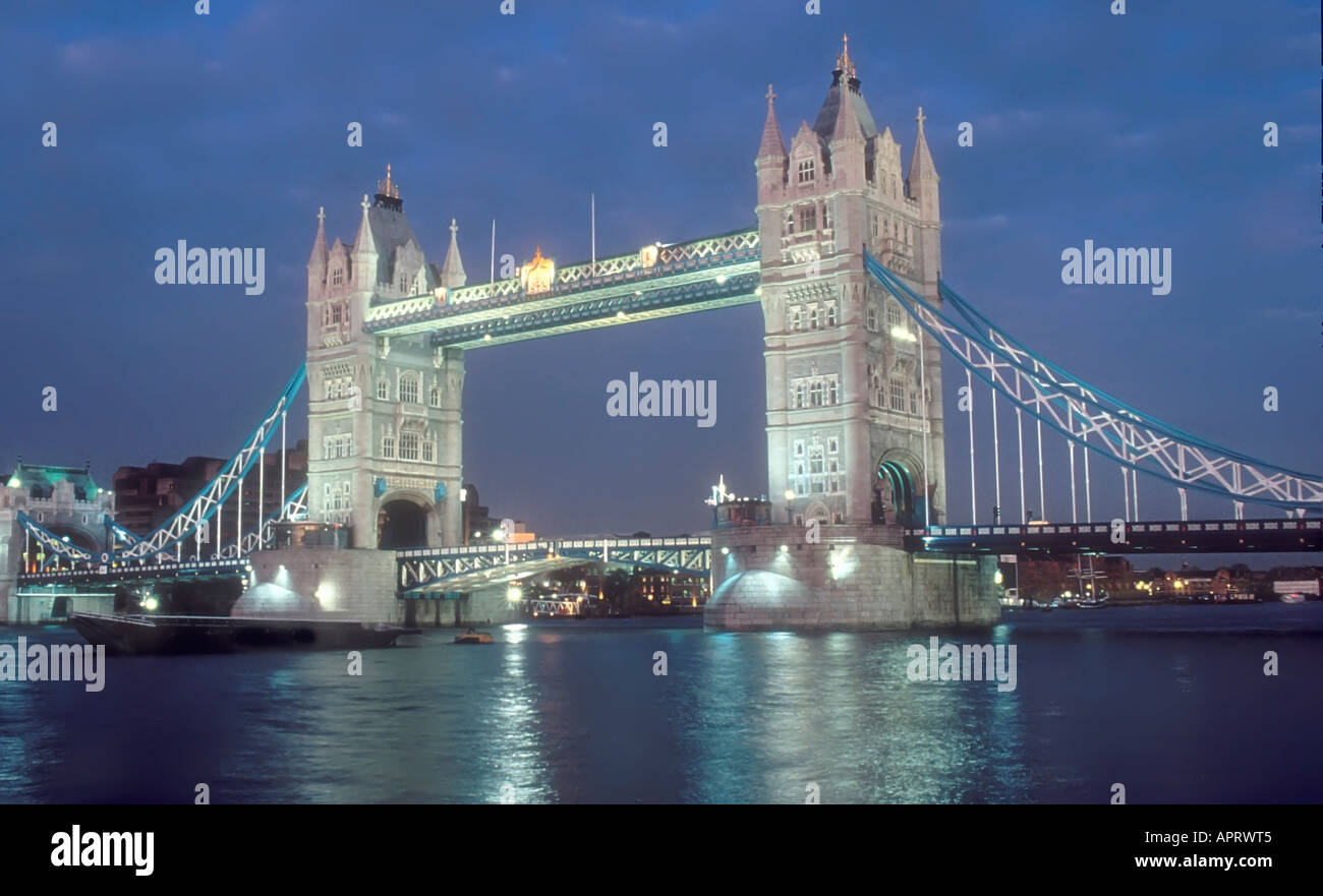 Tower bridge london family hi-res stock photography and images - Alamy