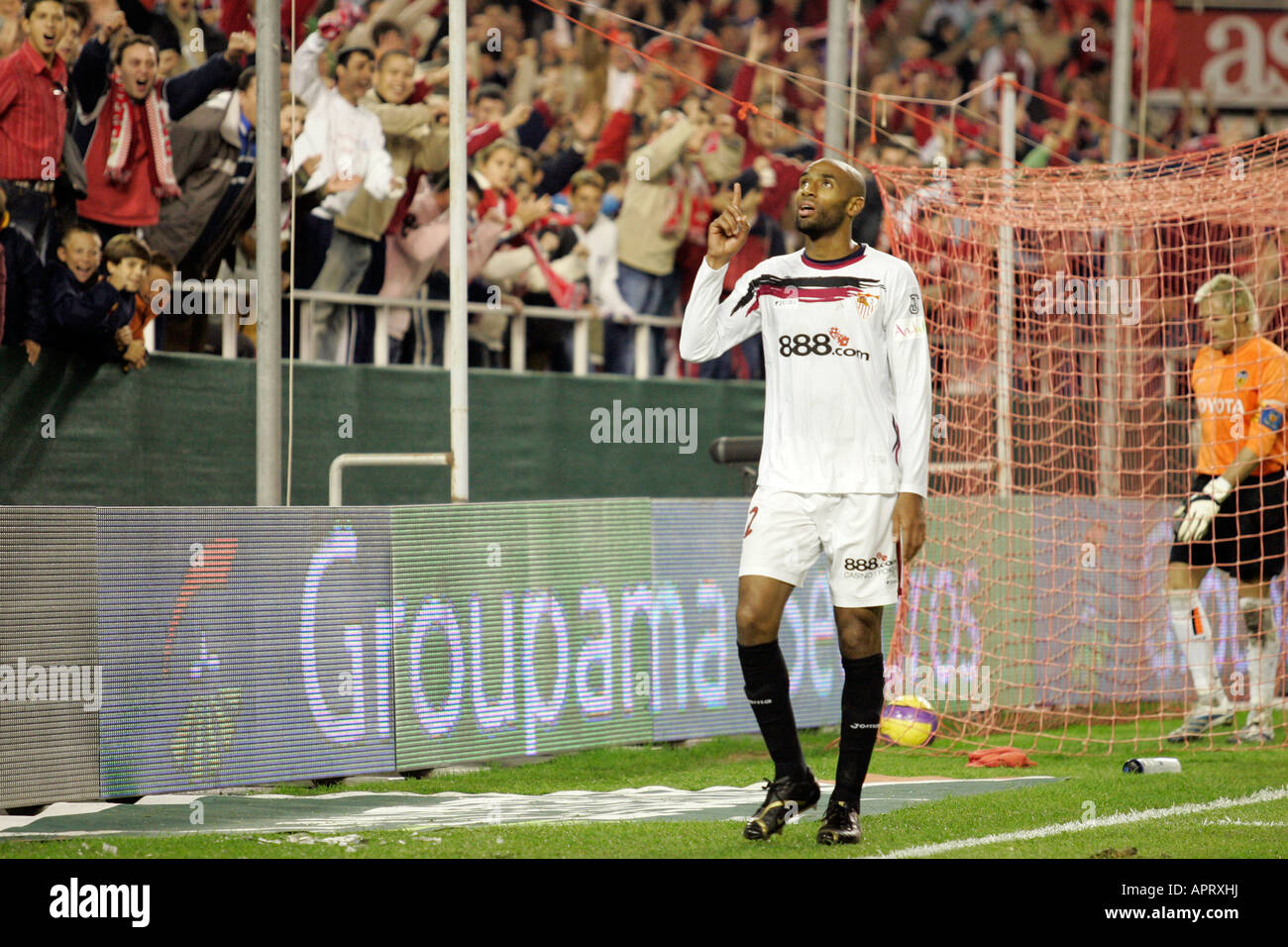 Sport football celebrating frederic kanoute hi-res stock photography ...