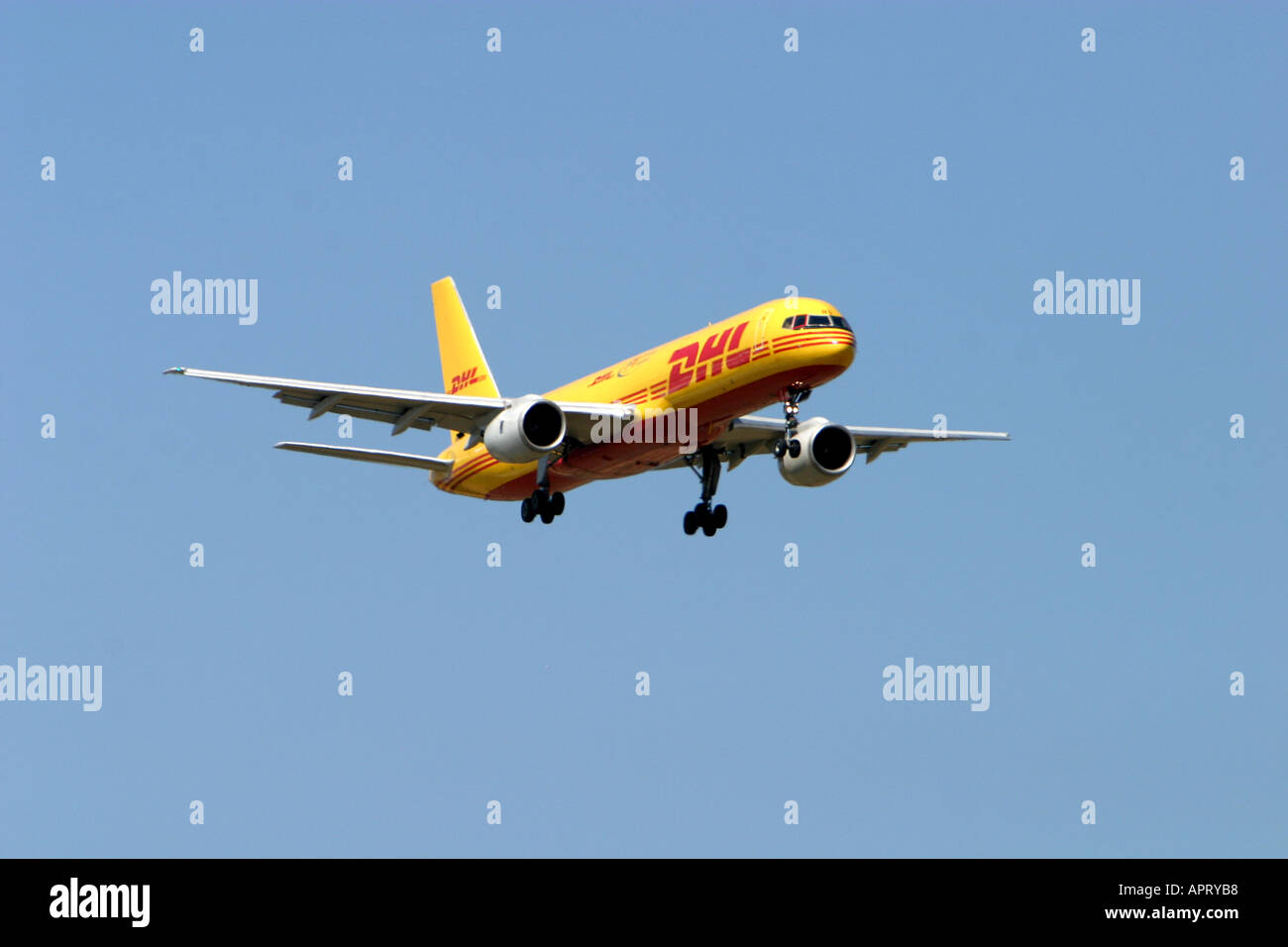 Dhl boeing 757 hi-res stock photography and images - Alamy