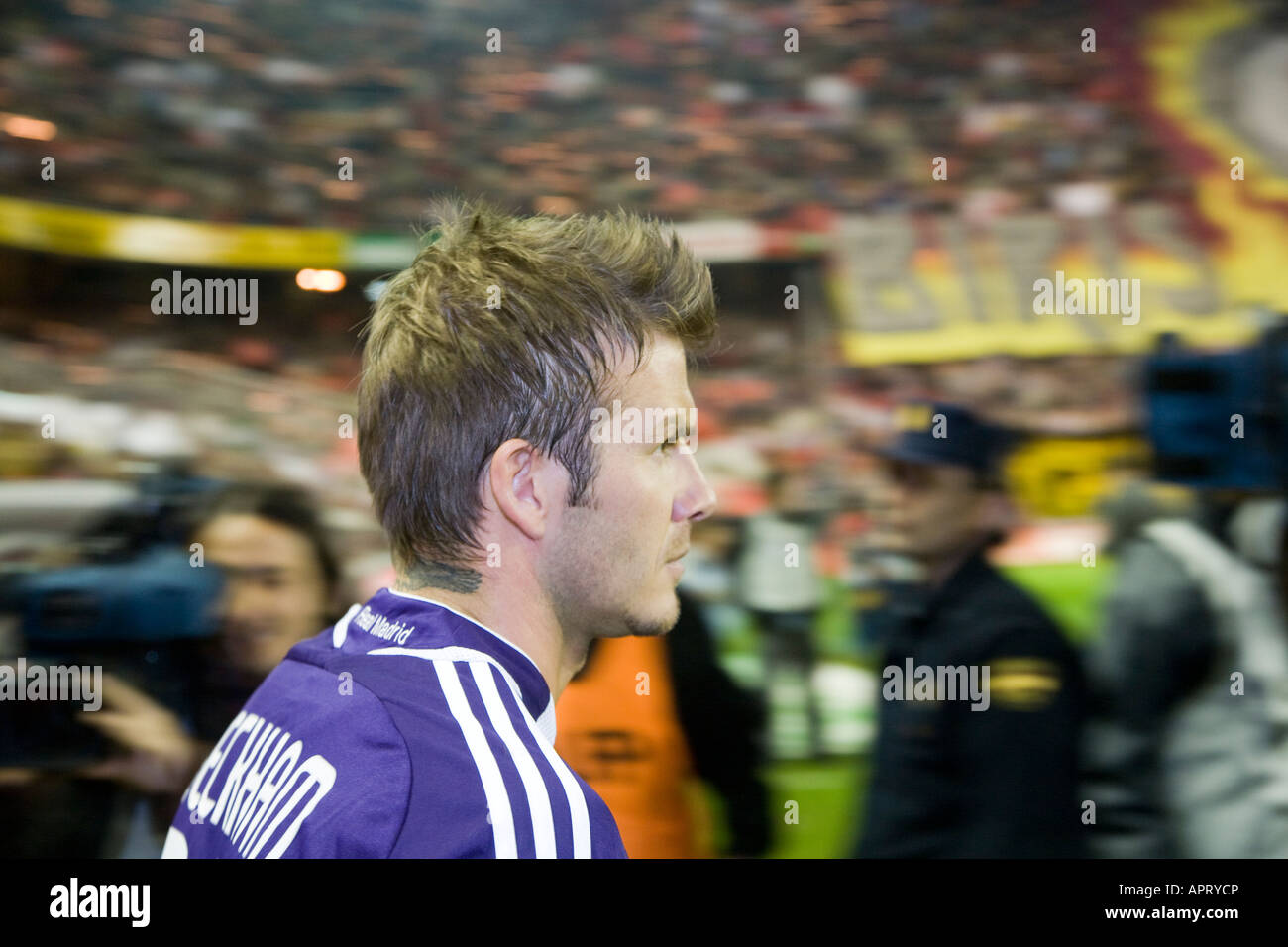 David Beckham coming out onto the pitch Stock Photo - Alamy