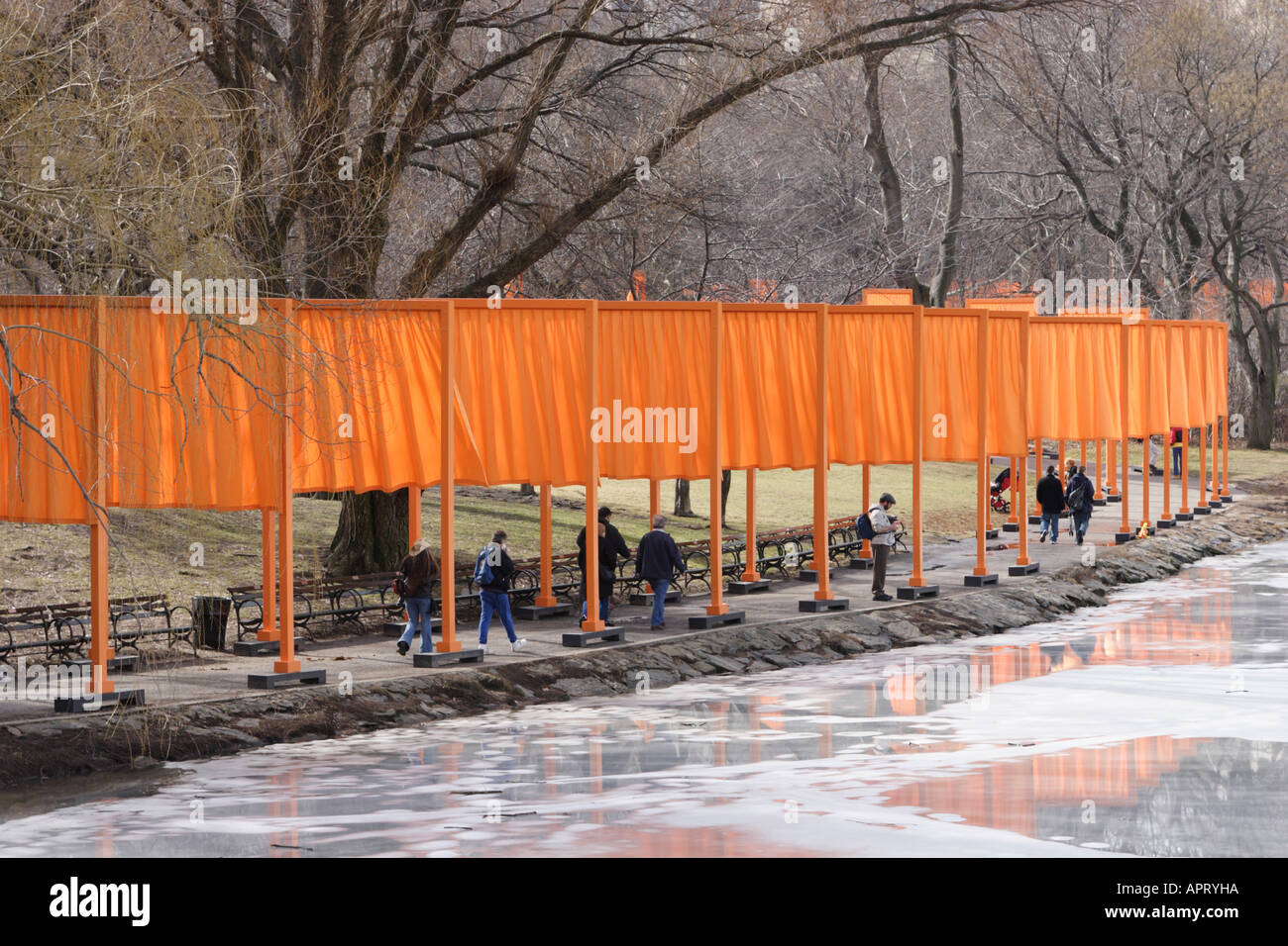Christo and Jeanne Claude's public art installation The Gates Central ...