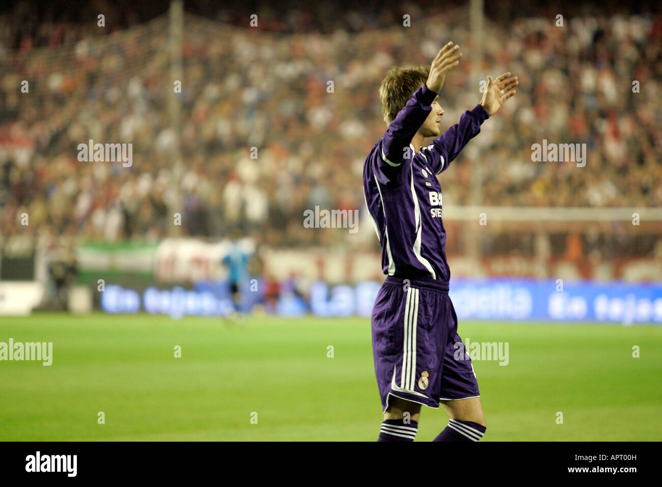 Beckham celebrating a goal Stock Photo - Alamy
