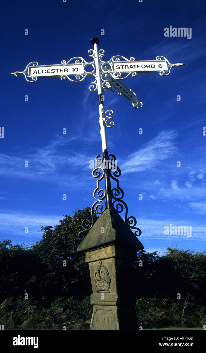 Queen Victoria memorial signpost, Norton Lindsey, Warwickshire, England ...