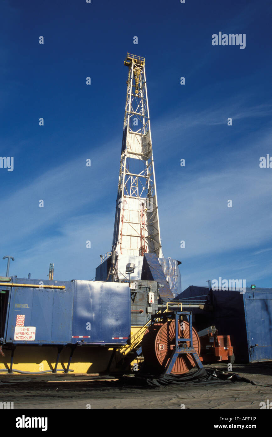 Prudhoe bay, alaska oil drilling hi-res stock photography and images ...