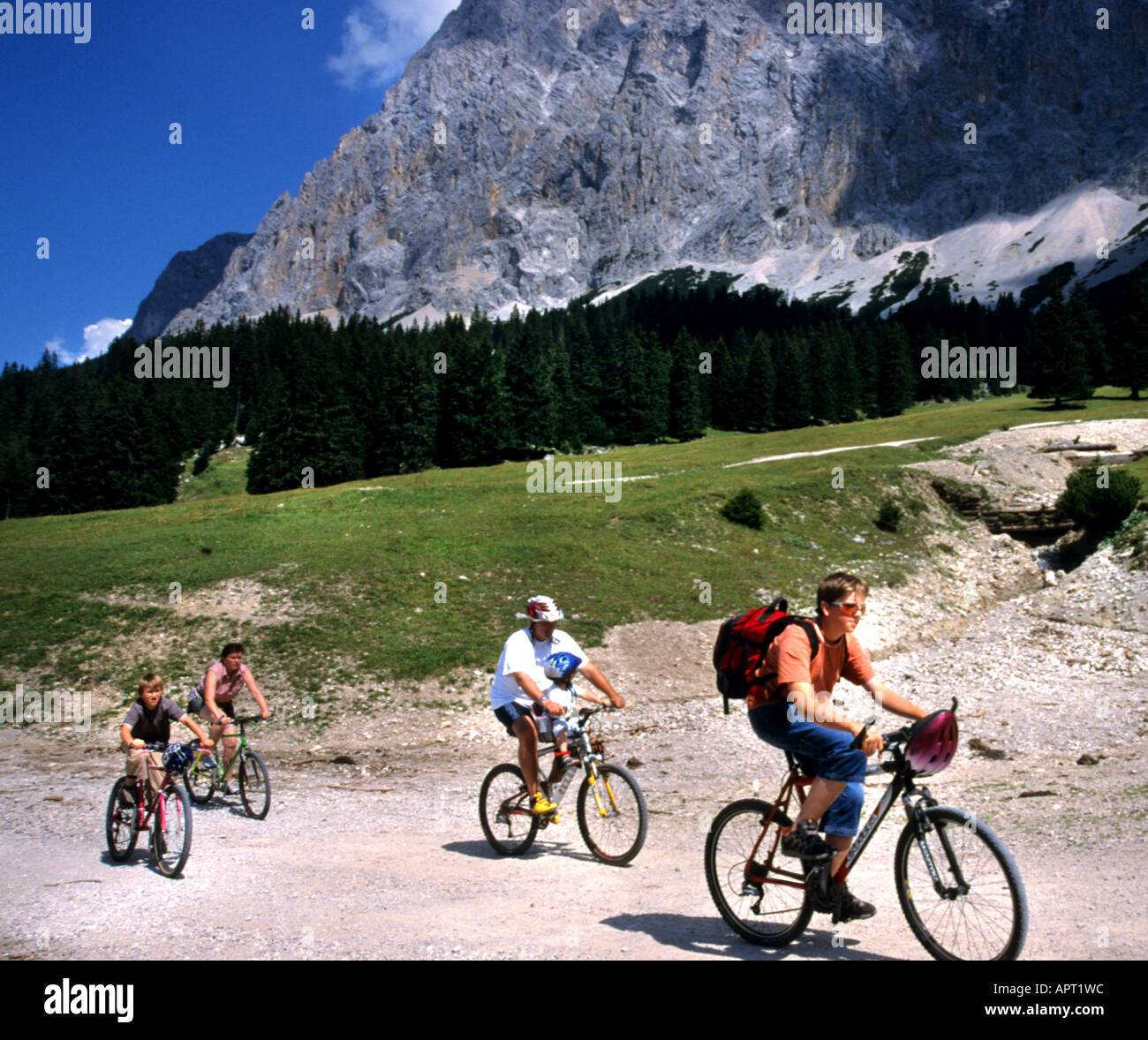 Movement of the people hi-res stock photography and images - Alamy