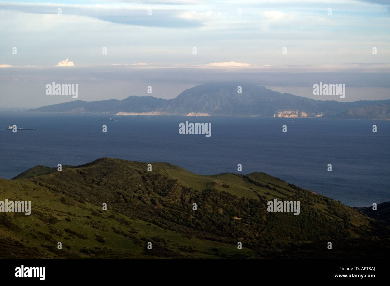 Medio estrecho hi-res stock photography and images - Alamy