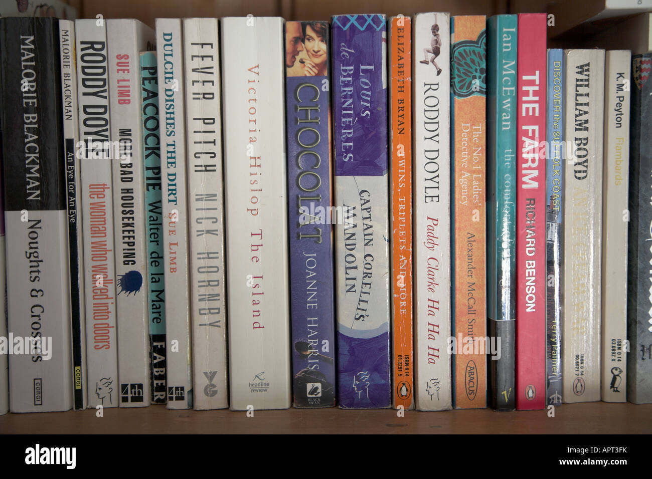 Row book hi-res stock photography and images - Alamy