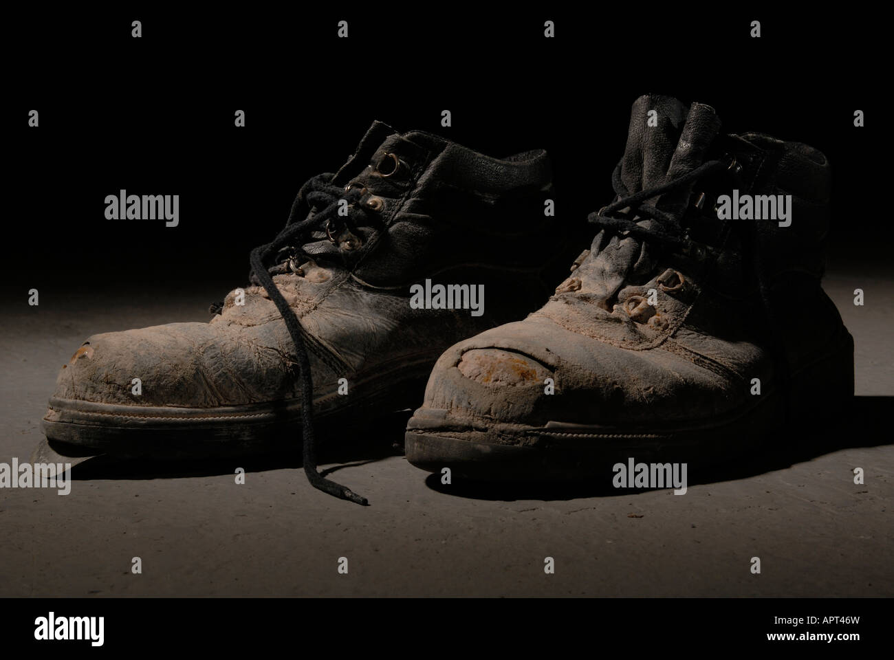 Old work boots Stock Photo - Alamy