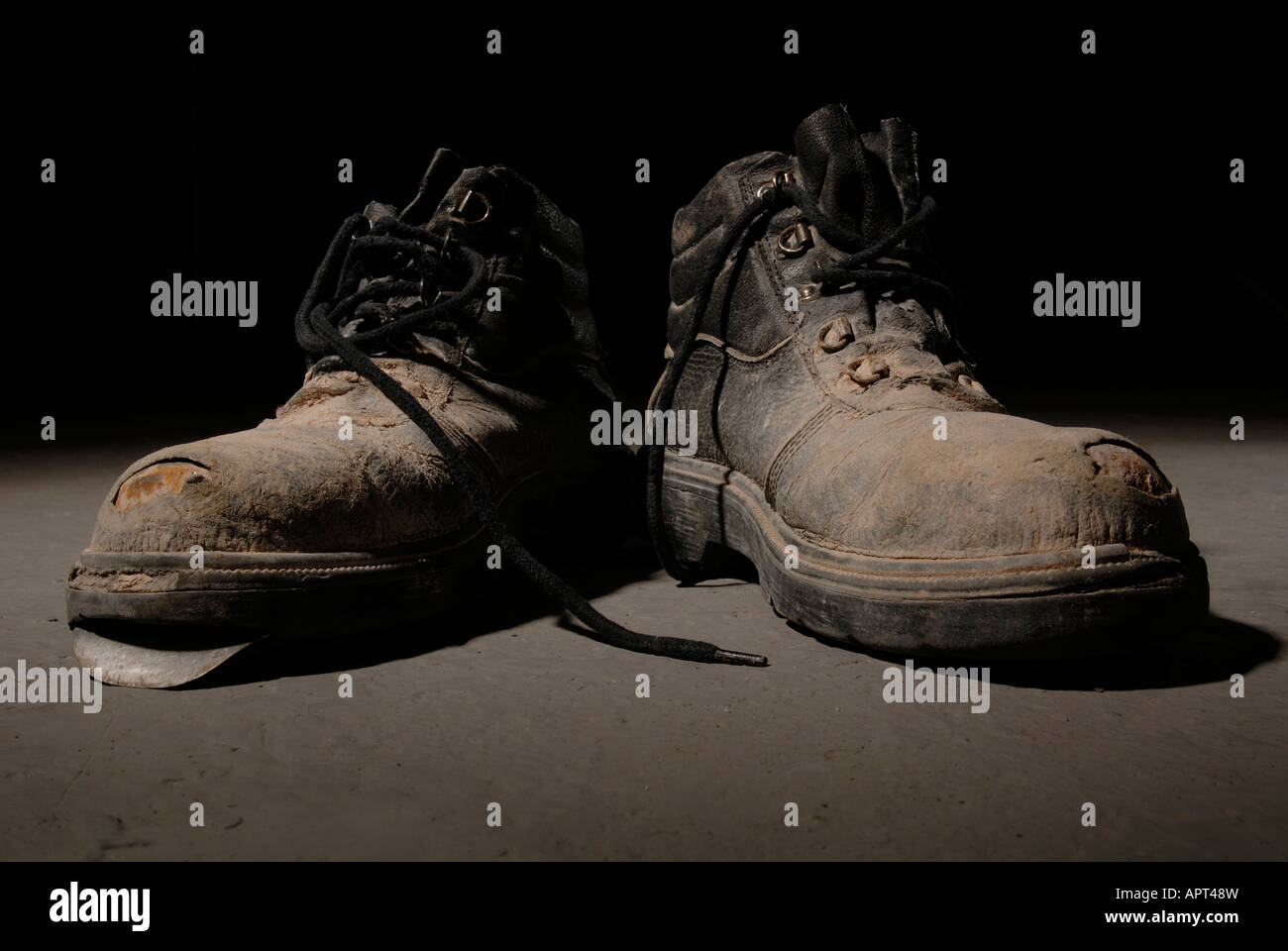 Old work boots Stock Photo - Alamy