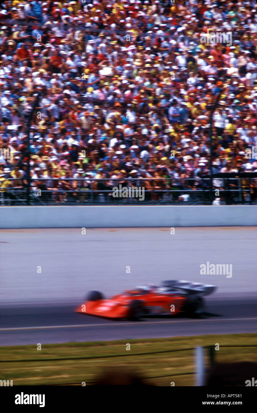 Racing car crowd hi-res stock photography and images - Alamy