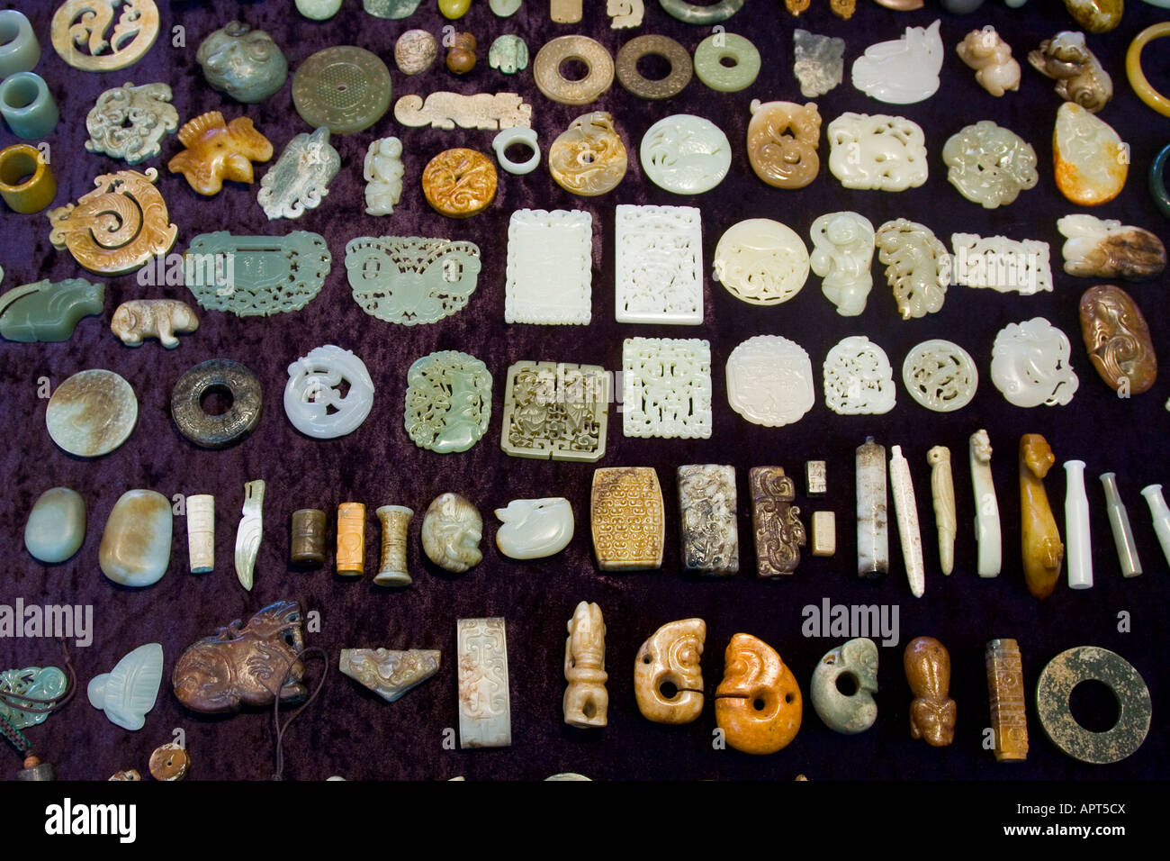 Trinkets and Souvenirs in the Jade Market Taipei Taiwan Stock Photo - Alamy