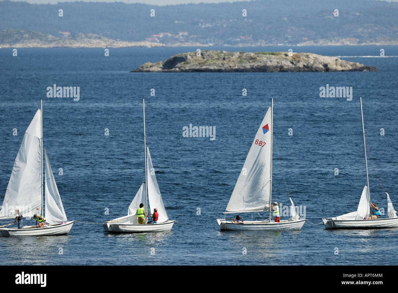 Kids learning to sail Stock Photo - Alamy