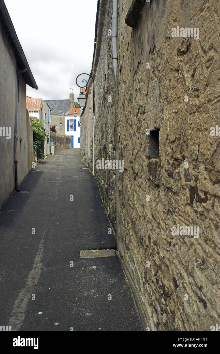 French alley way Stock Photo - Alamy