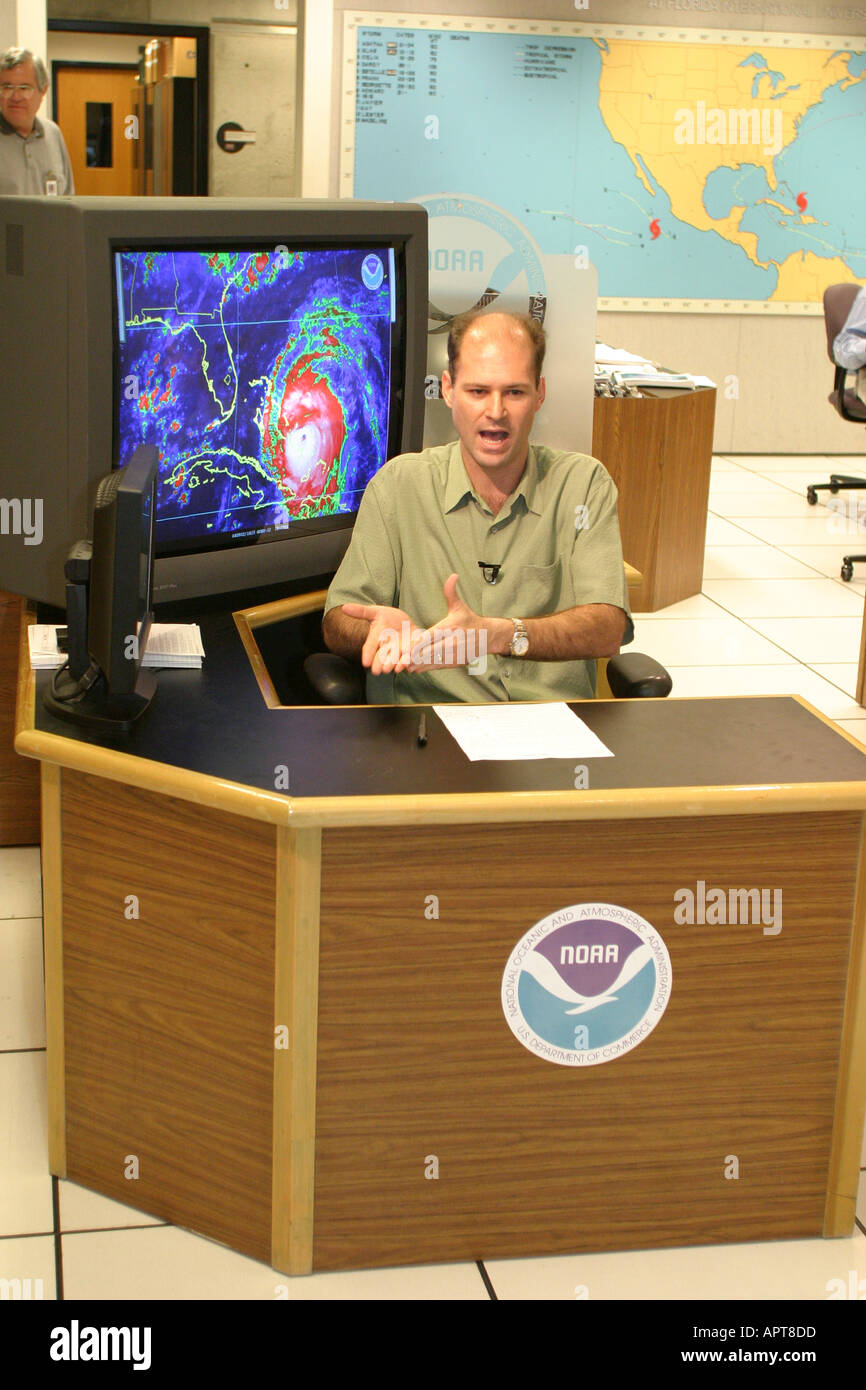 Weather reporter map hi-res stock photography and images - Alamy