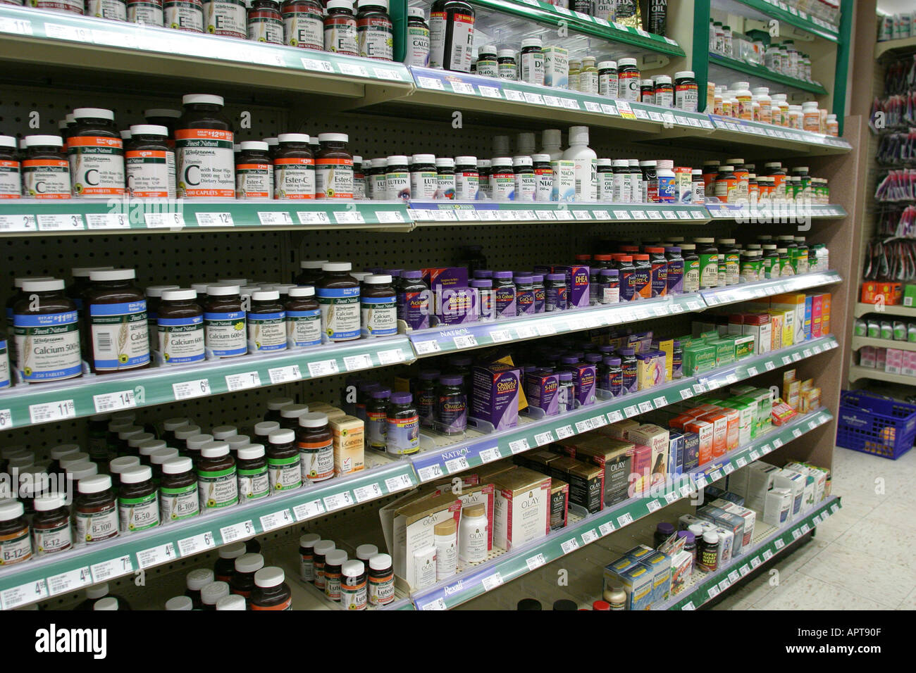 Vitamin bottles hi-res stock photography and images - Alamy