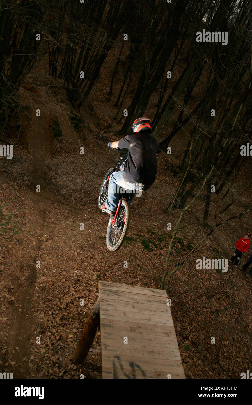 Boy jumps mountain bike hi-res stock photography and images - Alamy