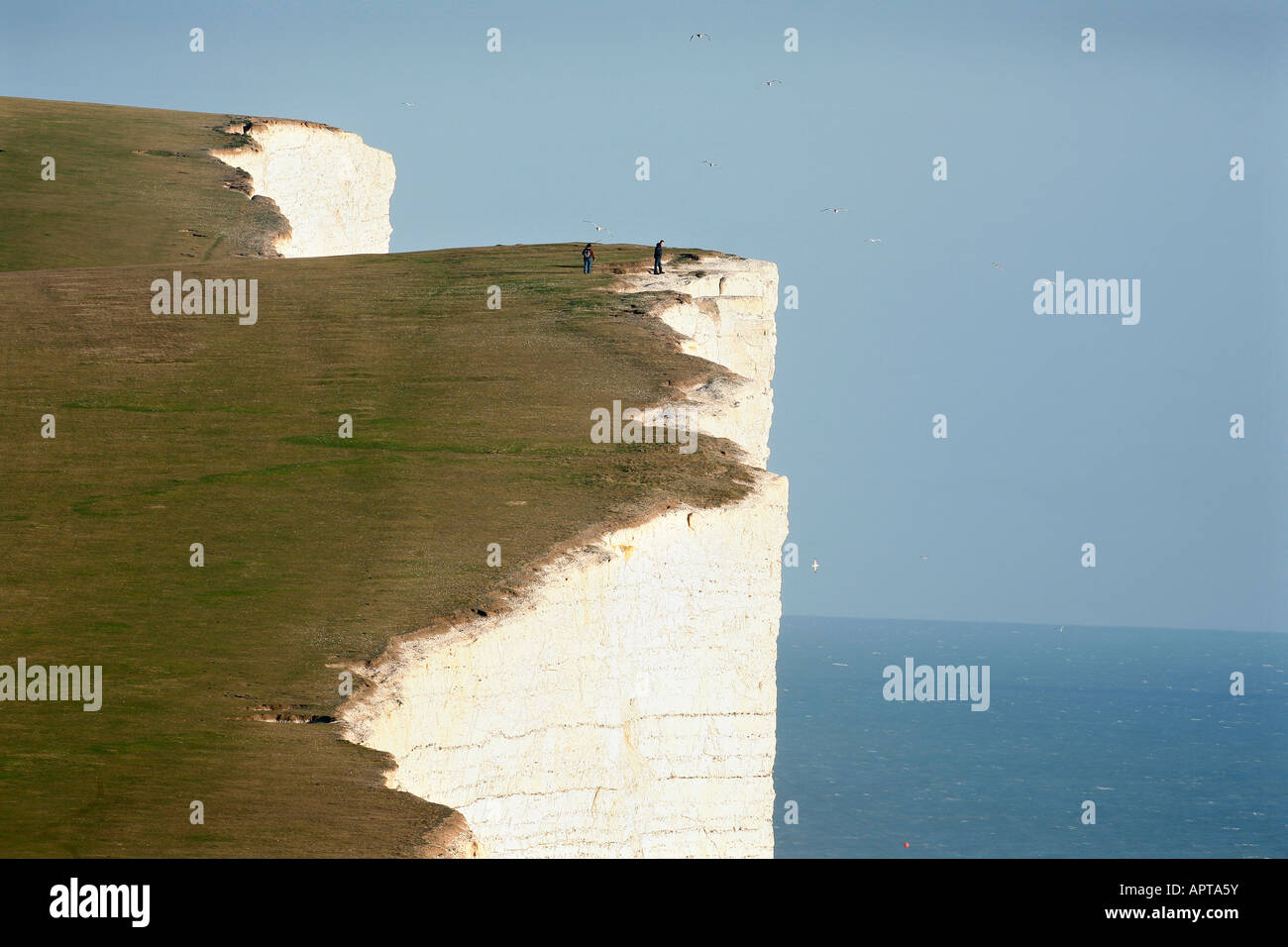 Unsafe cliff edge hi-res stock photography and images - Alamy