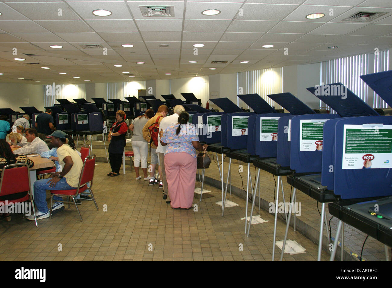 Electronic voting machine hi-res stock photography and images - Alamy