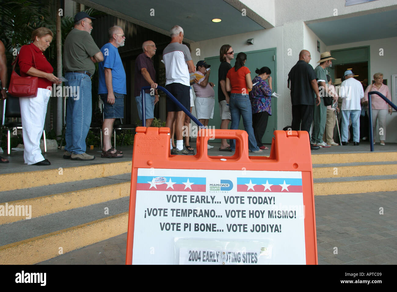Early voting miami beach hi-res stock photography and images - Alamy