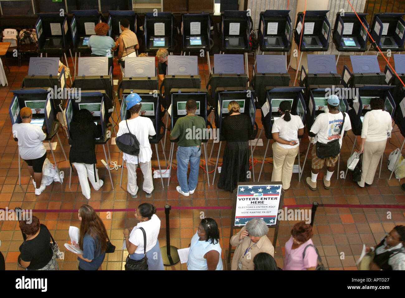Us voting booths hi-res stock photography and images - Alamy