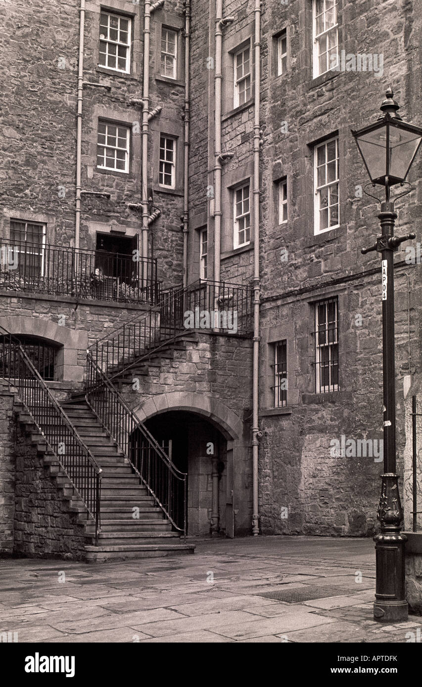 Enclosed courtyard uk hi-res stock photography and images - Alamy