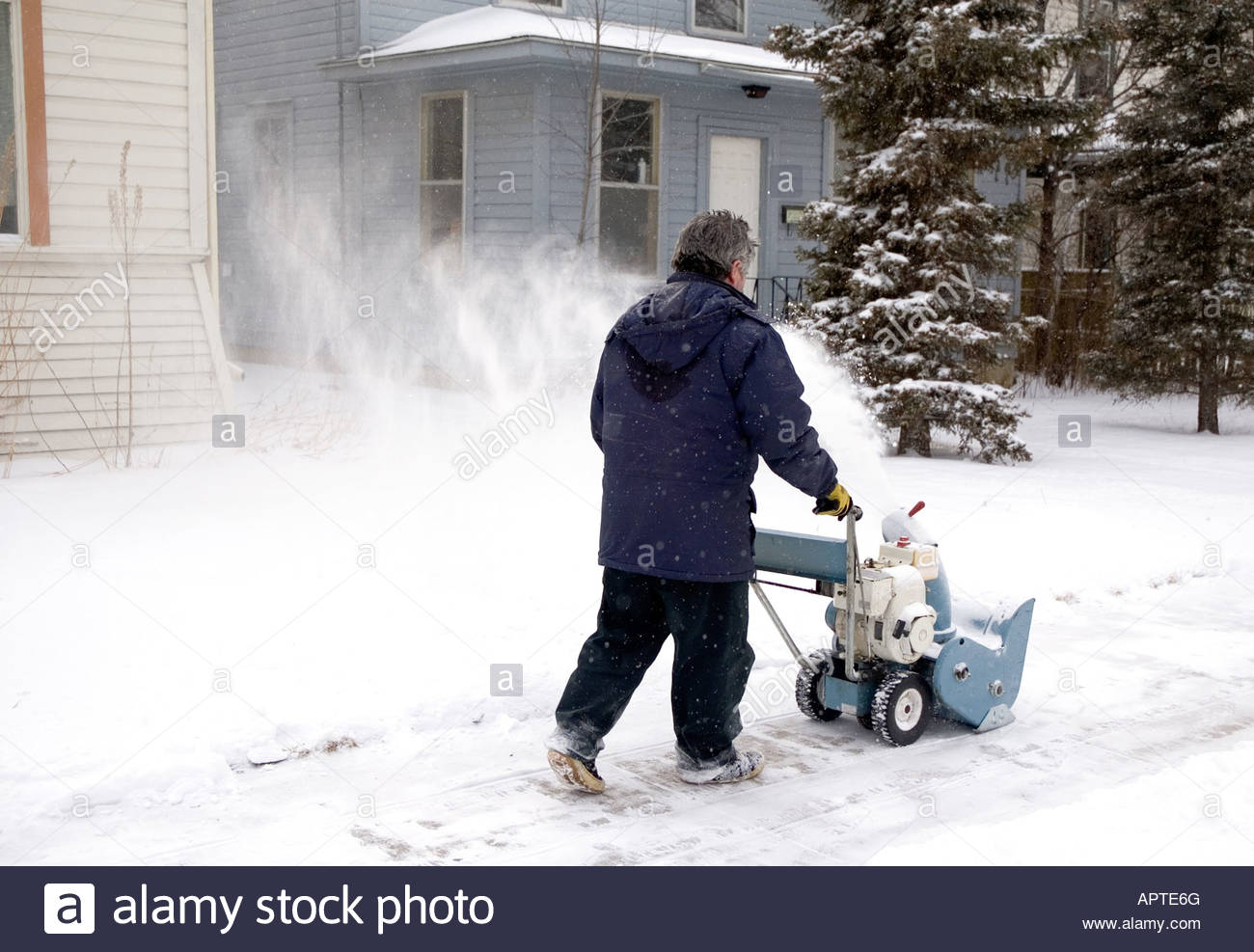 Removing Snow Stock Photos & Removing Snow Stock Images - Alamy