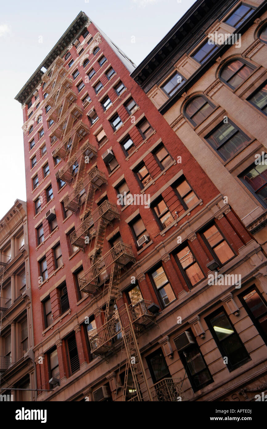 Typical manhattan style apartment building hi-res stock photography and ...
