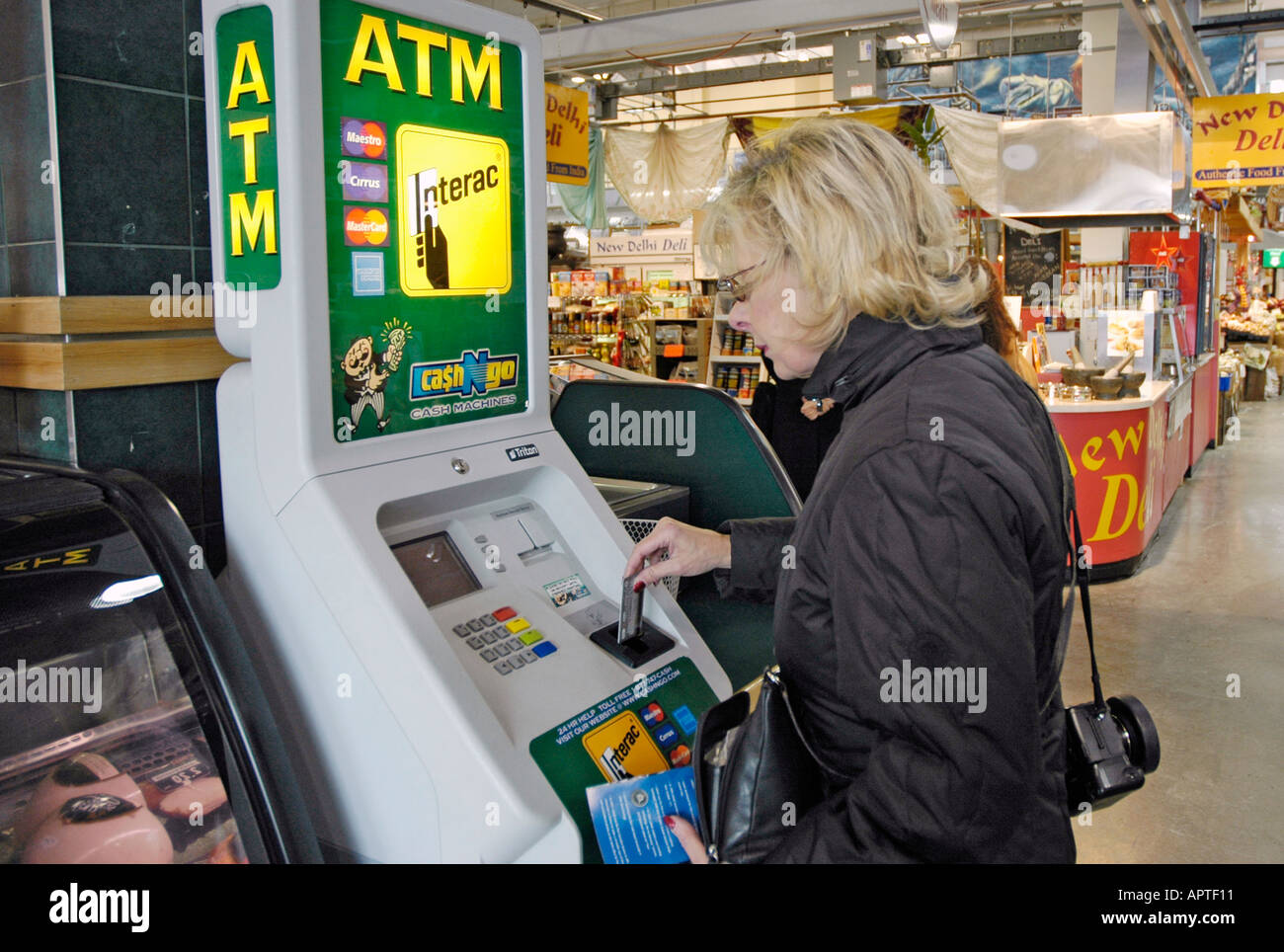 Money draws hi-res stock photography and images - Alamy