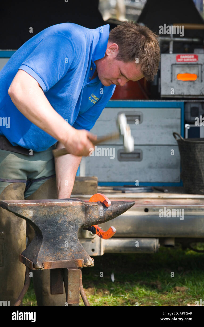 Mobile Blacksmith Stock Photos & Mobile Blacksmith Stock Images - Alamy