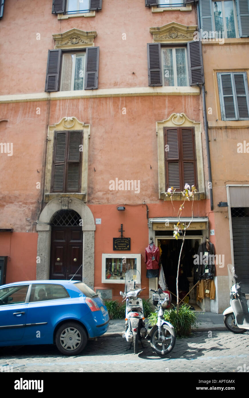 small shop in Rome, Italy Stock Photo - Alamy