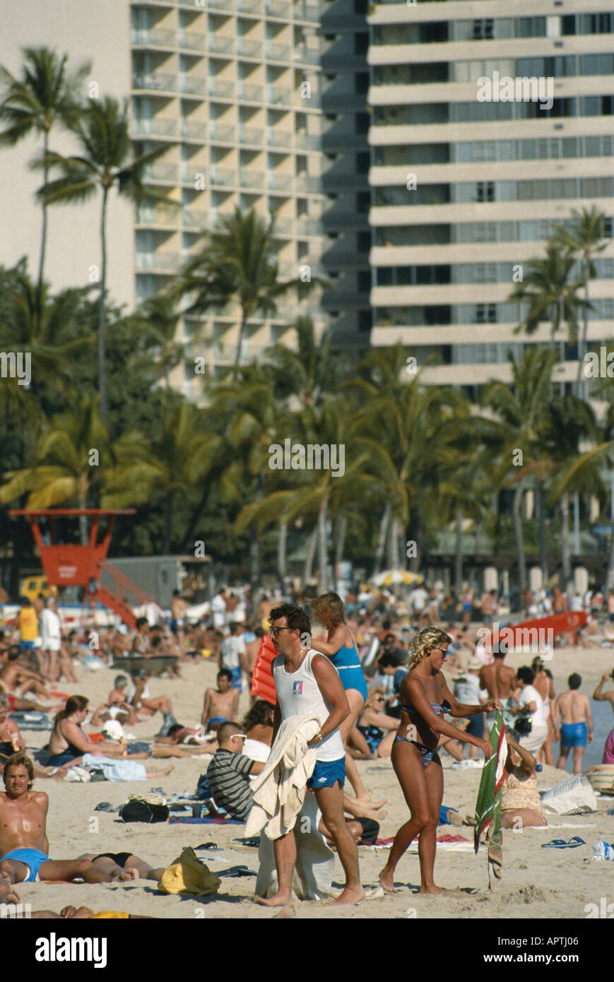 Waikiki beach crowd hi-res stock photography and images - Alamy