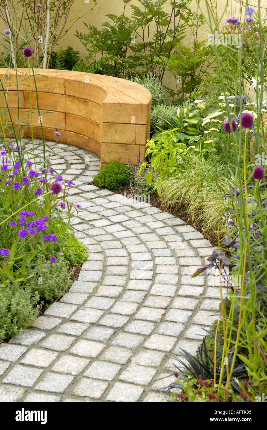 Curved bench hi-res stock photography and images - Alamy