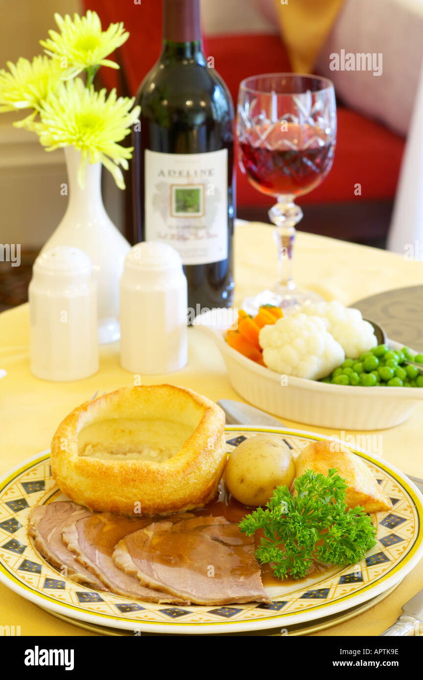 traditional Sunday lunch with roast beef and Yorkshire pudding Stock ...