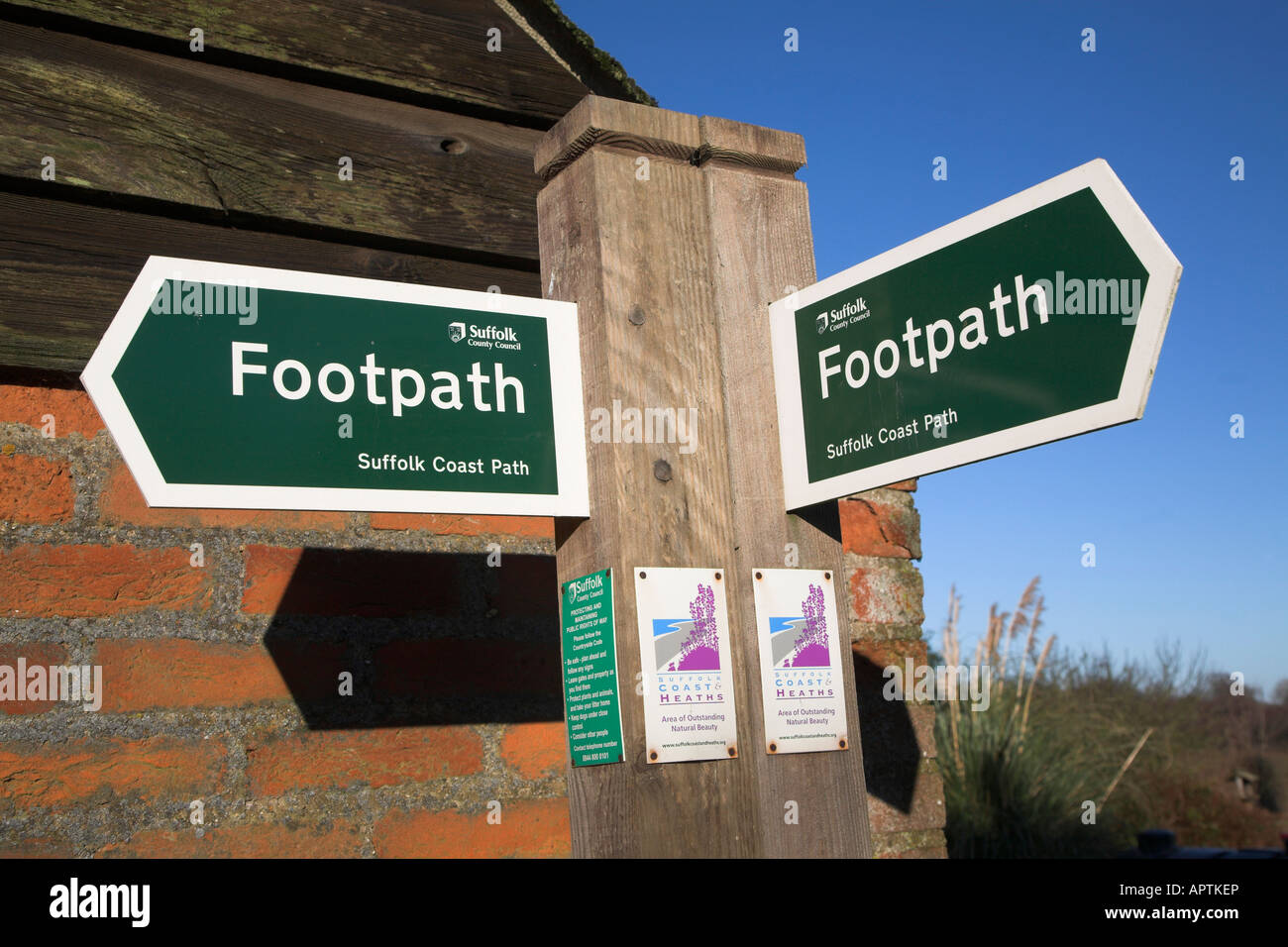 Public footpath signs hi-res stock photography and images - Alamy