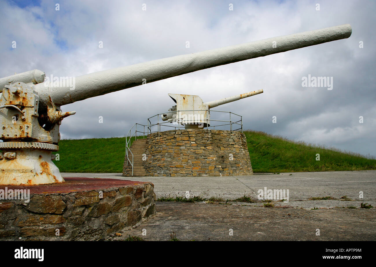 Naval guns hi-res stock photography and images - Alamy