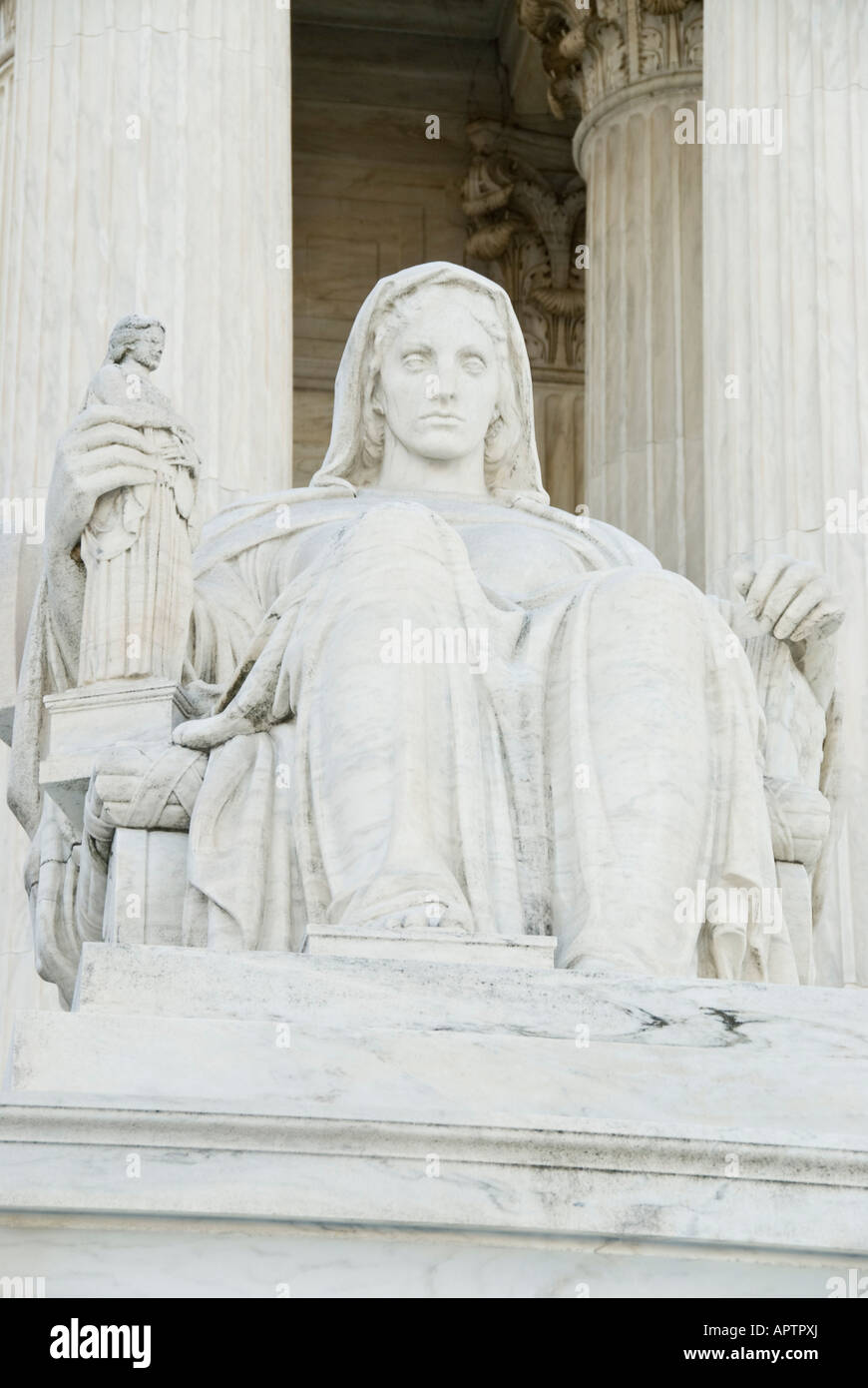 Statue figure justice holding hi-res stock photography and images - Alamy