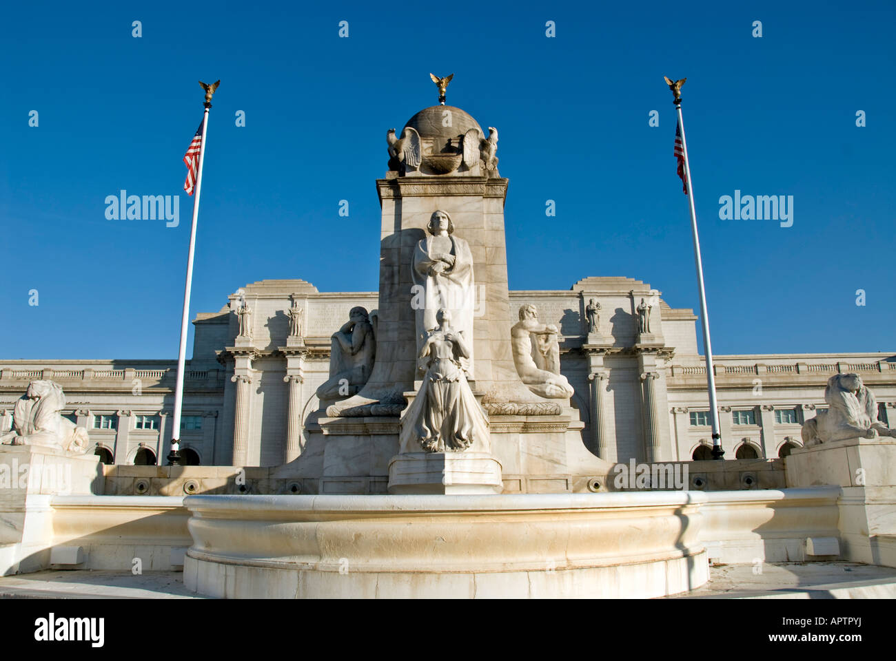 WASHINGTON DC, USA - The Columbus Fountain, located in the plaza ...