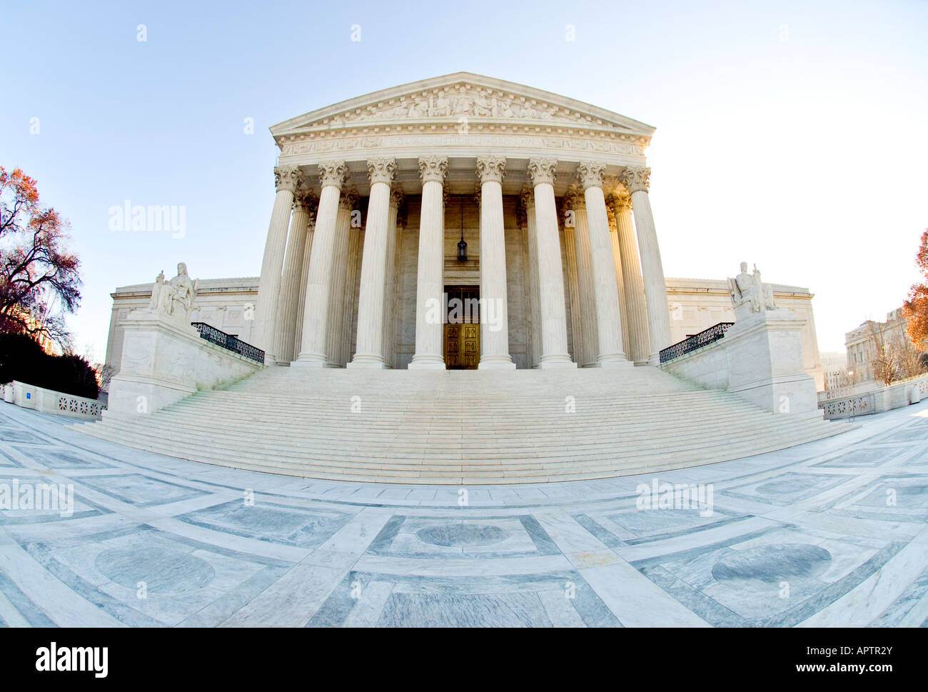 WASHINGTON DC, United States — The Supreme Court Building, an iconic ...