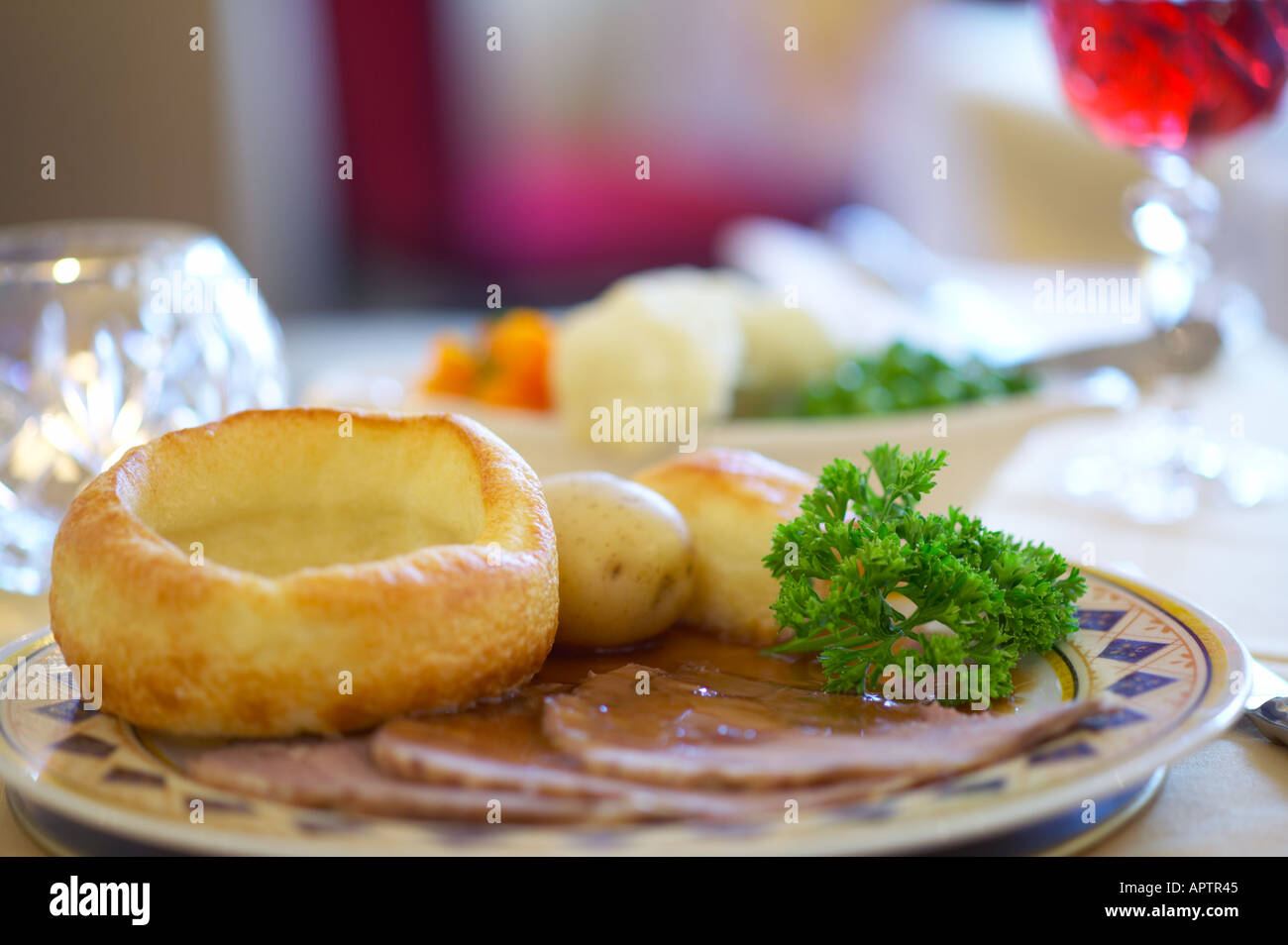 traditional Sunday lunch with roast beef and Yorkshire pudding Stock ...
